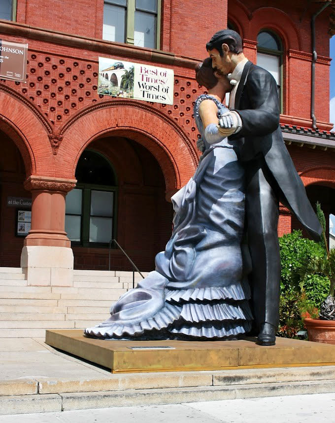 This Victorian couple frozen in eternal dance proves that Key West has always known how to throw a party, bronze or otherwise.