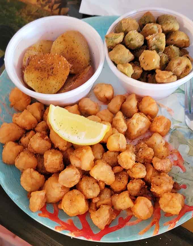 This scallop dinner showcases plump, perfectly cooked scallops alongside classic sides that let the seafood shine without unnecessary fuss.