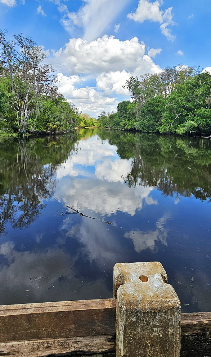The river creates a perfect mirror image of the sky &ndash; nature's way of saying "I can do symmetry better than your fancy architects."