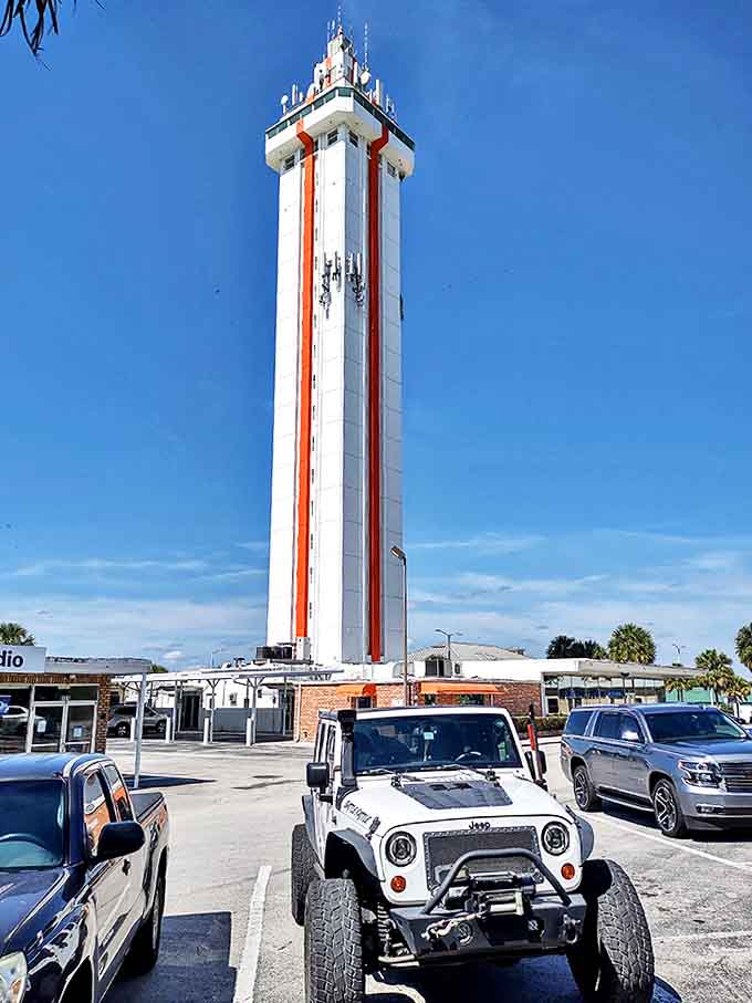 Parking Lot View: Modern vehicles fill the parking area where station wagons and classic cars once stopped, travelers still drawn to this enduring piece of Florida tourism history.