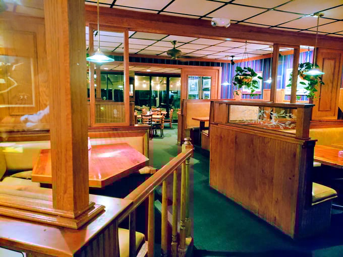 bobbys restaurant and lounge 2