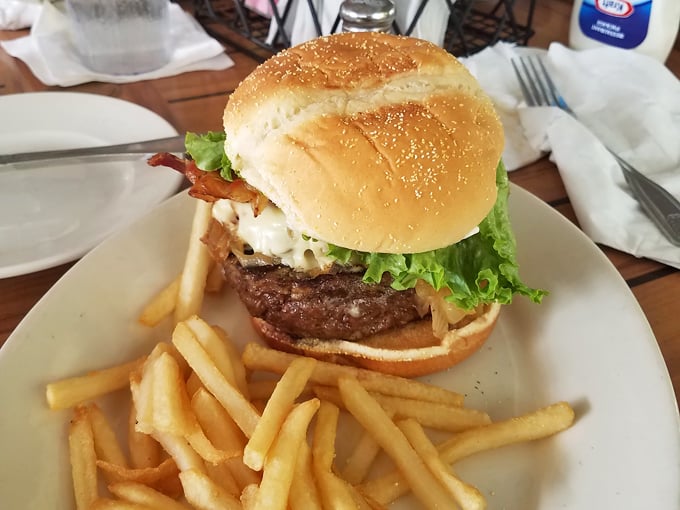 bobbys restaurant and lounge 3