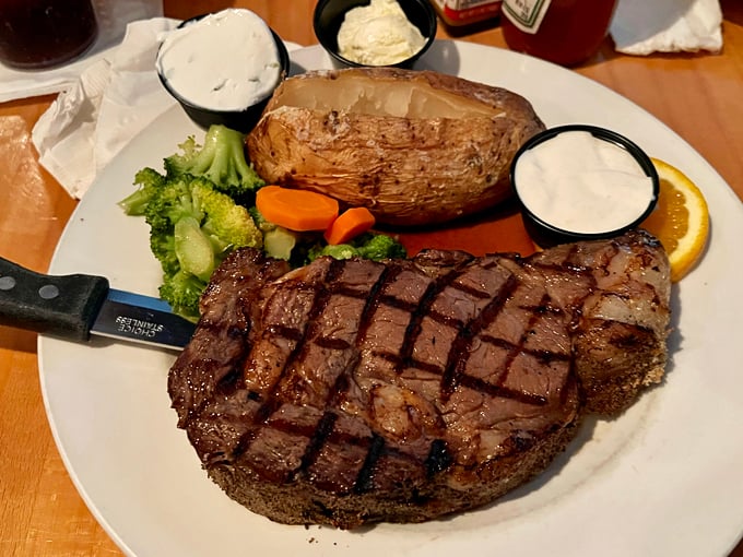 bobbys restaurant and lounge 4