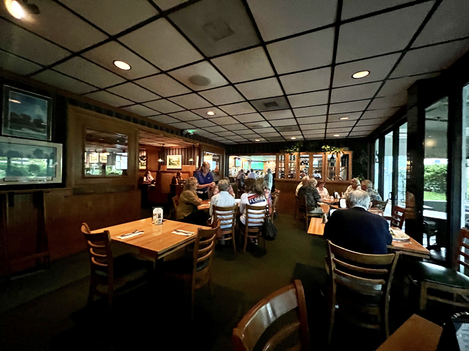 bobbys restaurant and lounge 8