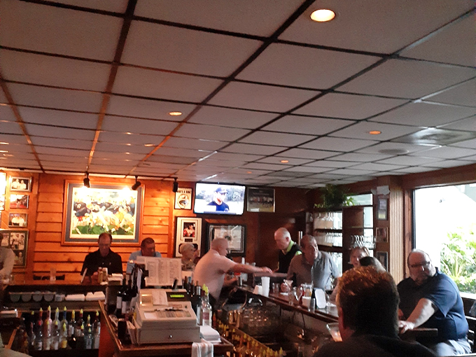 bobbys restaurant and lounge 9