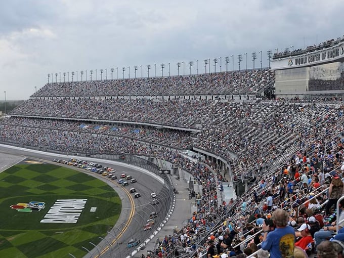 daytona international speedway 8
