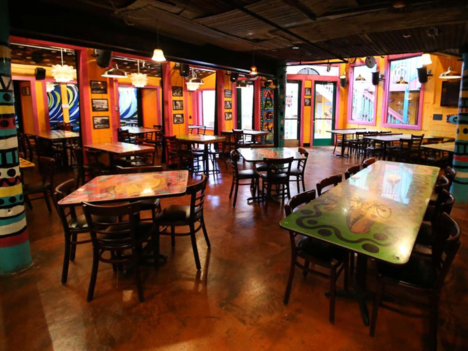 fudpuckers beachside bar grill 3