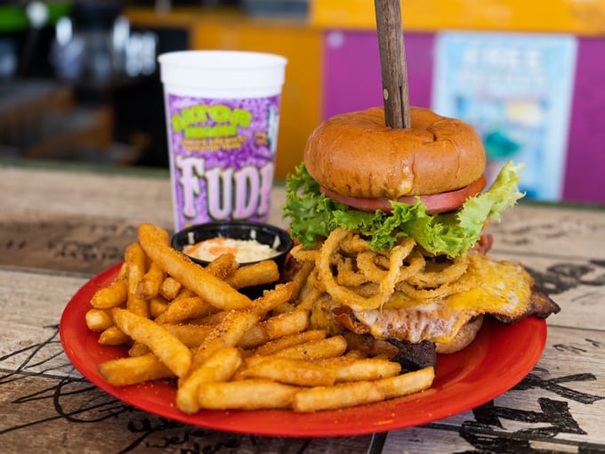 fudpuckers beachside bar grill 5