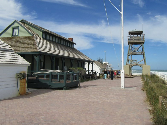 gilberts bar house of refuge 7