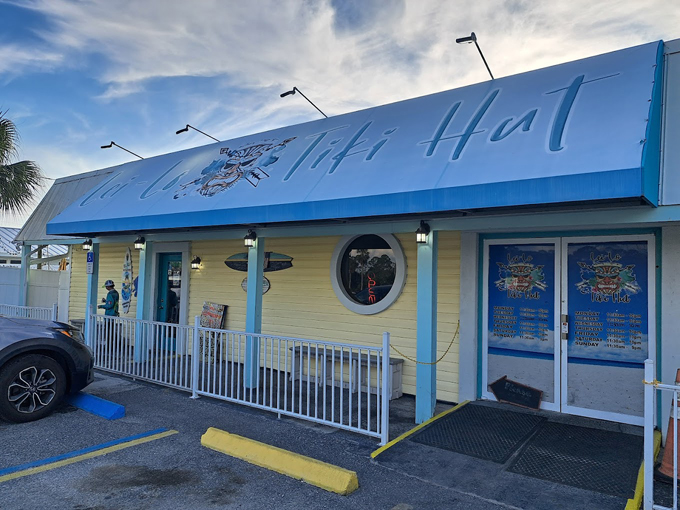 lei lo tiki hut 1