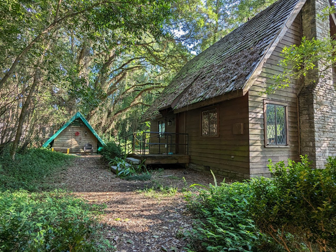 lichgate on high road 3