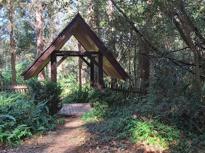 lichgate on high road 6