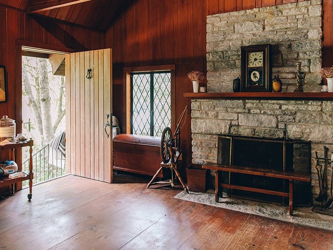 lichgate on high road 7