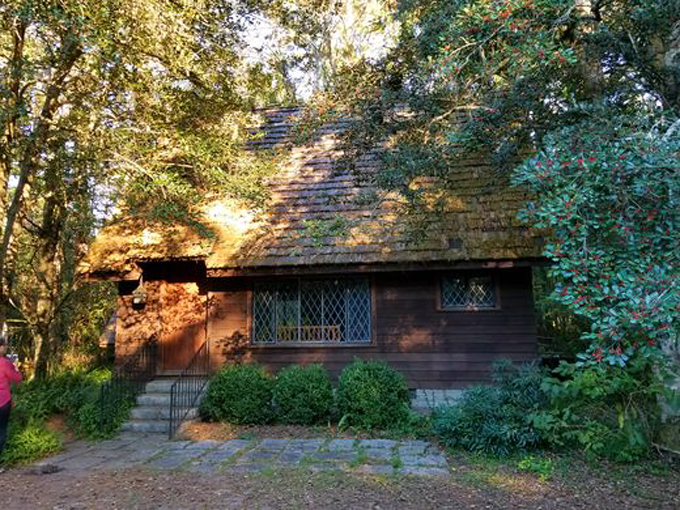 lichgate on high road 9