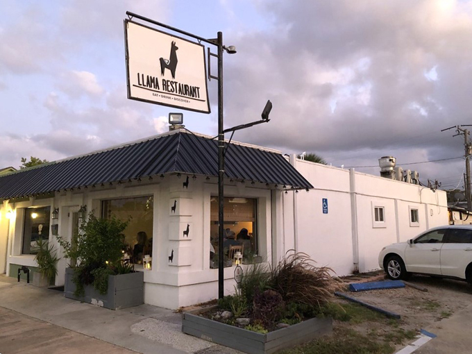llama restaurant 1