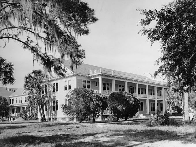 ruins of the hampton springs hotel 3