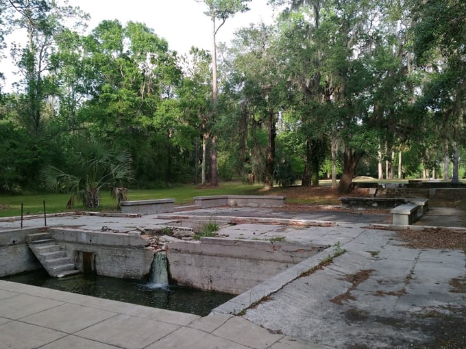 ruins of the hampton springs hotel 4
