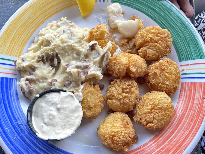 shrimpers grill and raw bar 6