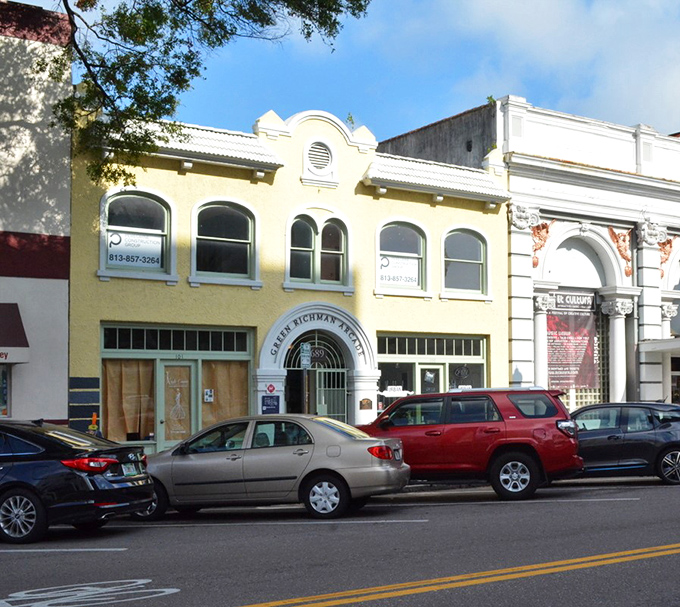 The Green Richman Arcade's sunny façade invites visitors to discover the treasures within, like a architectural smile in the district.