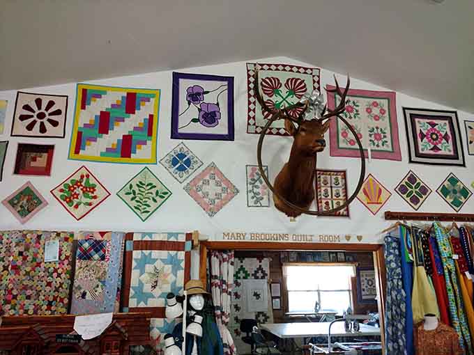 Barn quilts and mounted deer heads create an interior design aesthetic that's uniquely rural Florida fabulous.