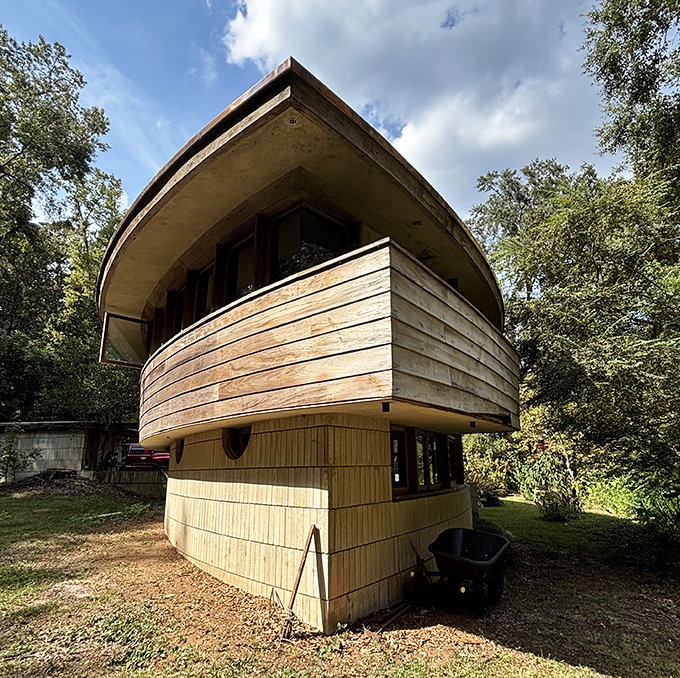 From this angle, the boat-like silhouette reveals Wright's playful nod to the nearby spring – architecture with a wink and a smile.