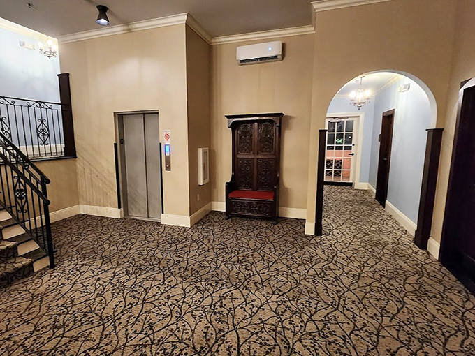 11. hallway & elevator lobby