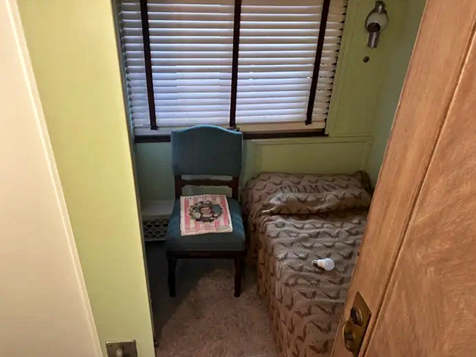 The First Lady's quarters offered modest but elegant accommodations, a private retreat from the pressures of public life.