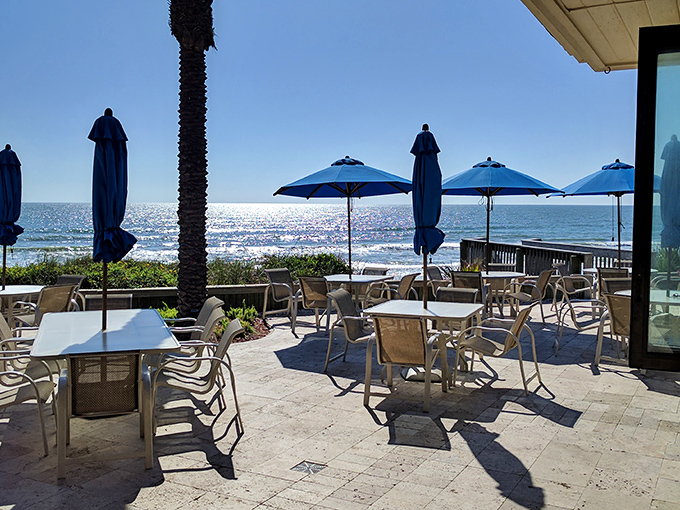 Ocean-view dining doesn't get better than this&mdash;breezy beachfront seating where every table comes with Atlantic ambiance.