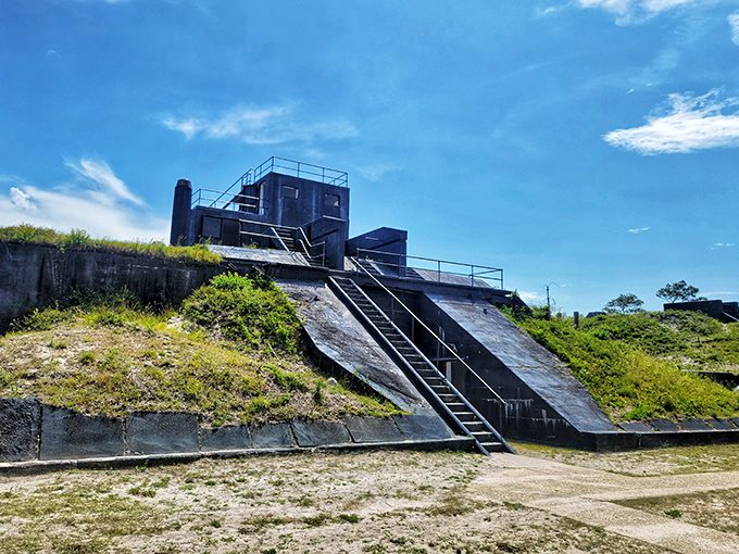 Battery Worth stands as a concrete testament to military innovation, where disappearing guns once played peek-a-boo with enemy ships.