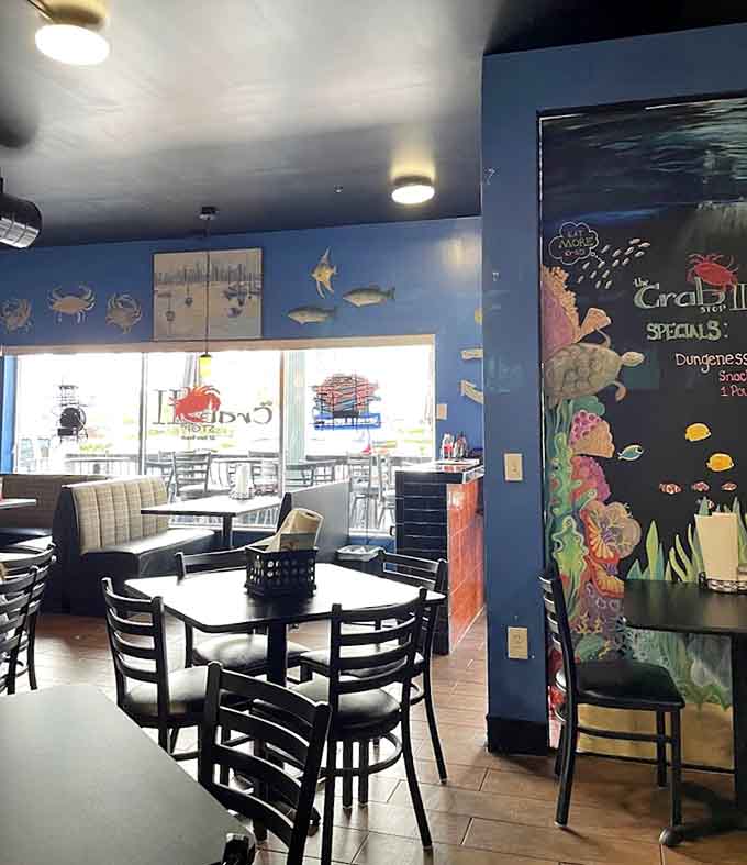 Plenty of seating means you can spread out your crab-cracking operation without invading anyone's personal space.