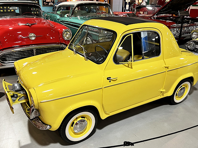 This cheerful Vespa 400 proves good things come in small packages &ndash; Italy's adorable answer to America's "bigger is better" philosophy.