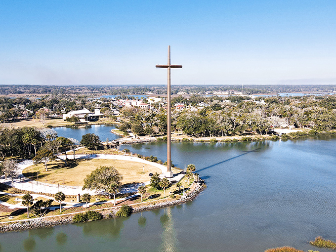From above, the Great Cross reveals its strategic position on the peninsula, a spiritual lighthouse visible to ships entering Matanzas Bay since 1966.