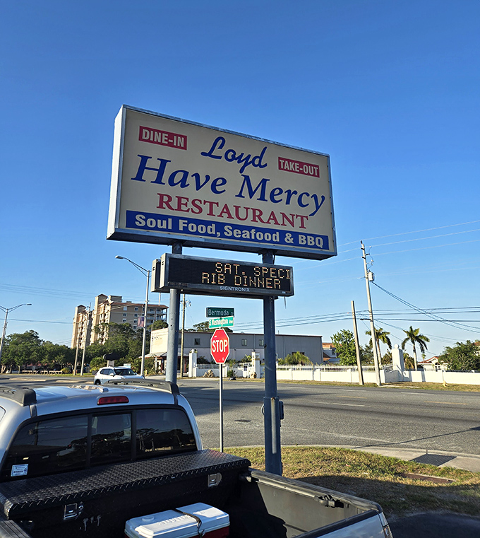 The promise of "Soul Food, Seafood & BBQ" &ndash; three reasons to pull over immediately and forget whatever else you had planned.