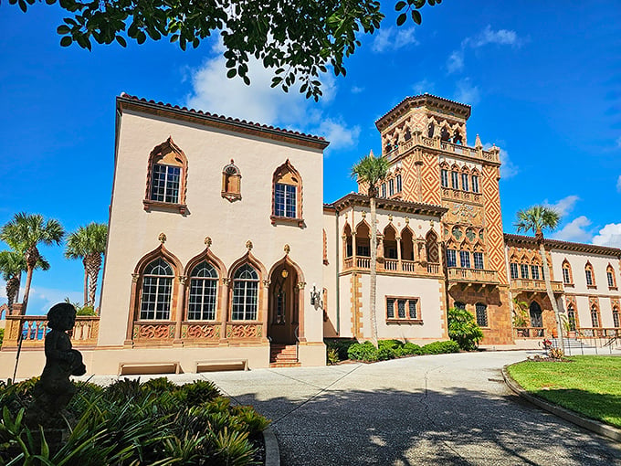 The Ringling's stunning fa&ccedil;ade glows in the Florida sunshine, its Mediterranean architecture transporting visitors to another time and place.
