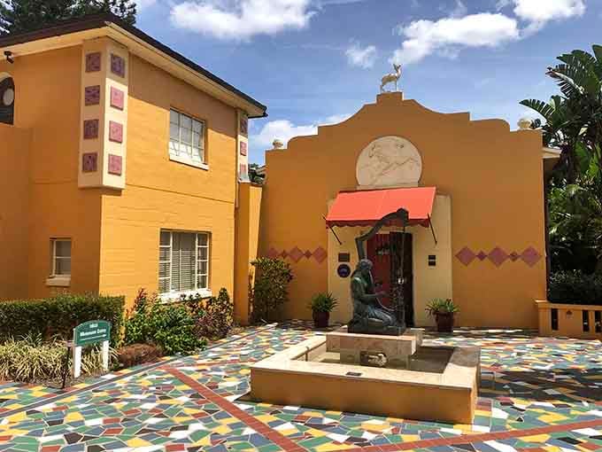 Step through this coral-topped entrance and suddenly Florida feels a whole lot more like the Italian countryside.