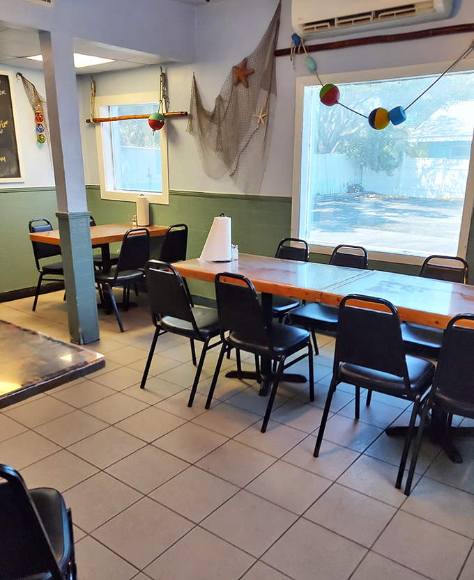 Simple tables and nautical decor create the perfect no-frills setting for serious seafood enjoyment &ndash; fishing nets included!