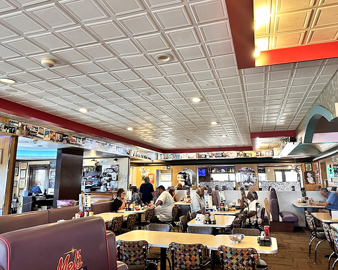 Inside, the classic diner atmosphere wraps around you like a warm hug – checkered patterns, cozy booths, and that unmistakable buzz of contentment.