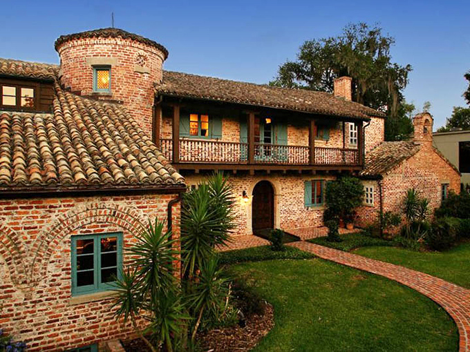 Casa Feliz stands as a testament to Winter Park's architectural heritage, its rustic Mediterranean style transporting visitors to another era.
