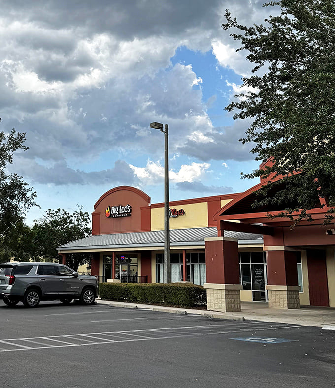 The warm glow from inside beckons hungry travelers to discover why locals swear by this Ocala treasure.