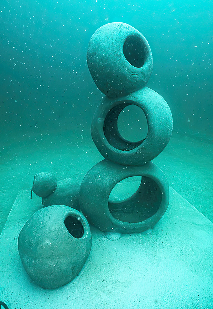 "Bubbly Barnacles" creates perfect circular portals for fish to play hide-and-seek while divers contemplate its organic forms.