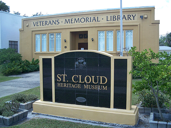 History comes alive in this former Veterans Memorial Library, where Civil War veterans' stories whisper from carefully preserved artifacts.