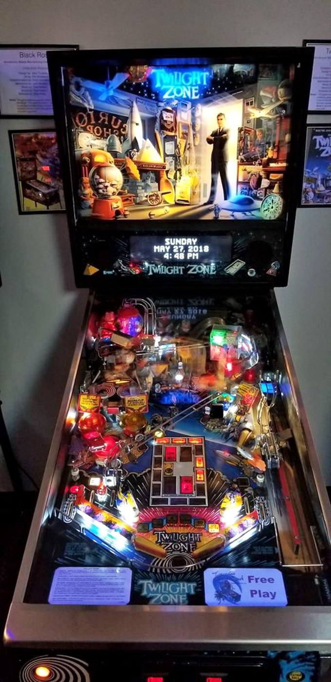 The Twilight Zone machine invites brave players to enter another dimension of sight, sound, and flipper-flipping excitement.