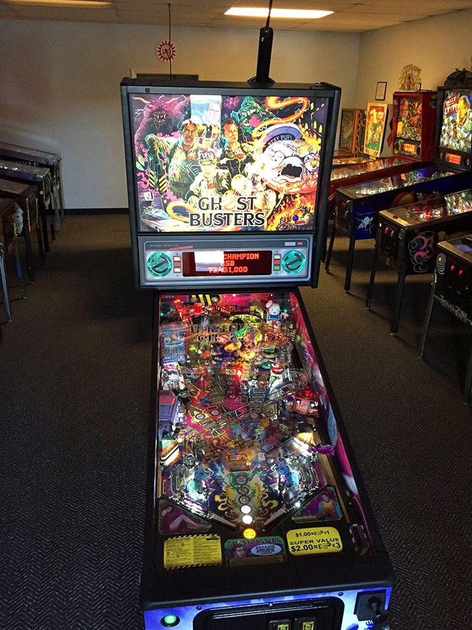 Who ya gonna call? This Ghostbusters machine lets players trap ghosts and rack up points in a paranormal pinball paradise.