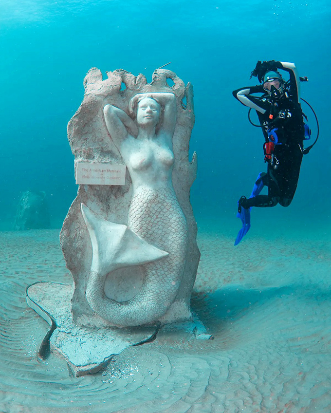 Strike a pose! This mermaid seems to be enjoying her underwater modeling career more than most supermodels enjoy runway work.