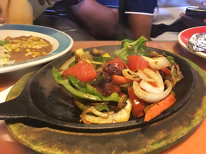 Sizzling fajitas arrive with theatrical flair&mdash;the sound and aroma announce their presence before they even reach your table.