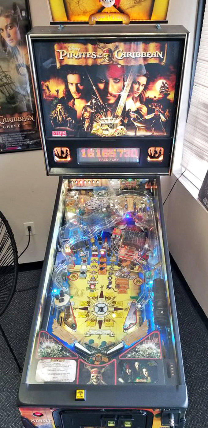 Set sail on a Caribbean adventure without leaving Florida on this swashbuckling Pirates of the Caribbean pinball machine.