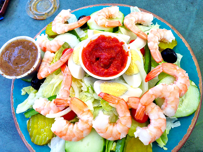 The shrimp salad arrives like an edible work of art &ndash; plump pink crescents nestled among crisp vegetables with a splash of vibrant sauce.