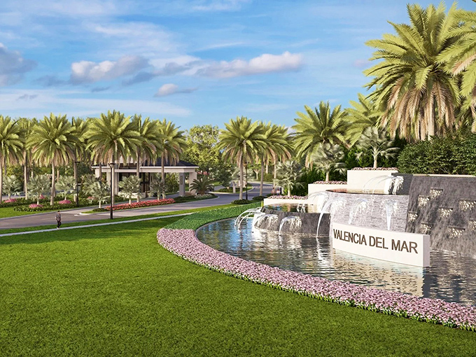 Valencia Del Mar welcomes residents and visitors with manicured perfection &ndash; proving that even the entrances in Boynton Beach have that vacation feeling.