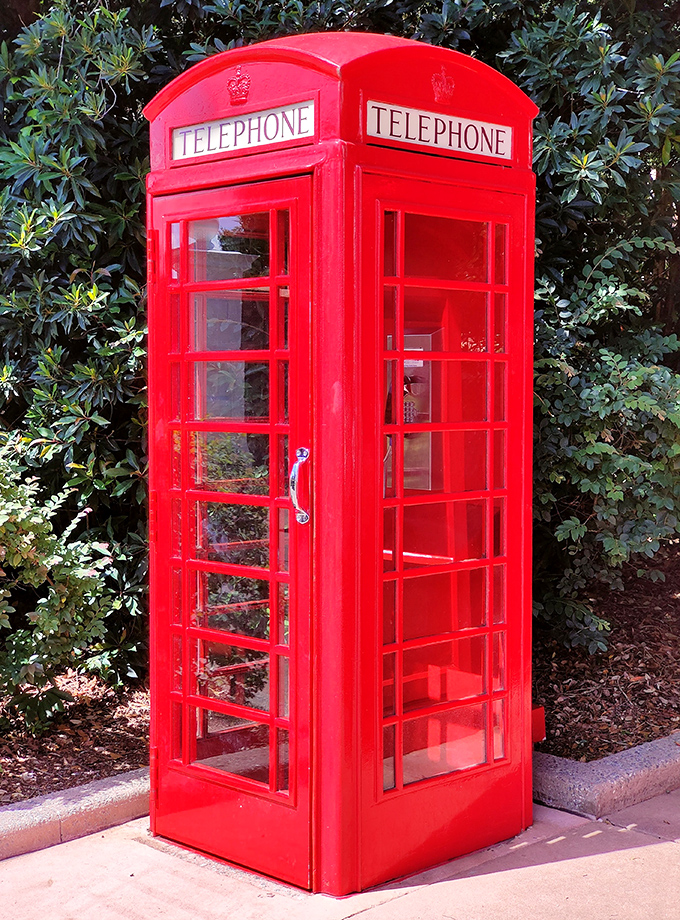 Ring ring! This classic red telephone booth isn't just for show &ndash; it's for the mandatory "I'm in Britain" photo that every visitor simply must take.