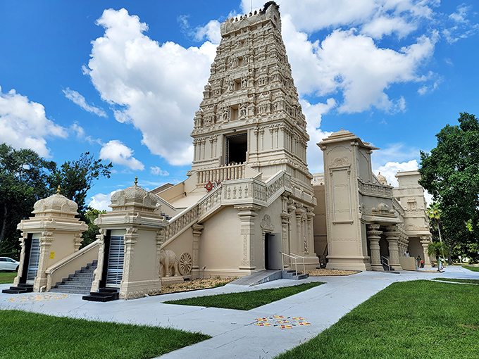 The temple's architecture follows ancient principles where nothing is random &ndash; each curve, column and carving serves both aesthetic and spiritual purposes.